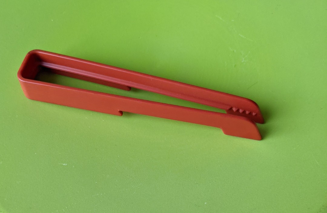 Tupperware Mini Tong, Furniture & Home Living, Kitchenware & Tableware ...