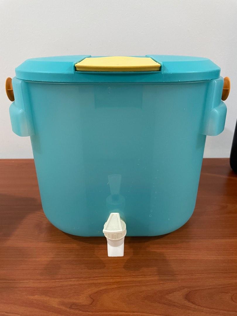 Tupperware water dispenser - 8.7L, Furniture & Home Living, Kitchenware ...