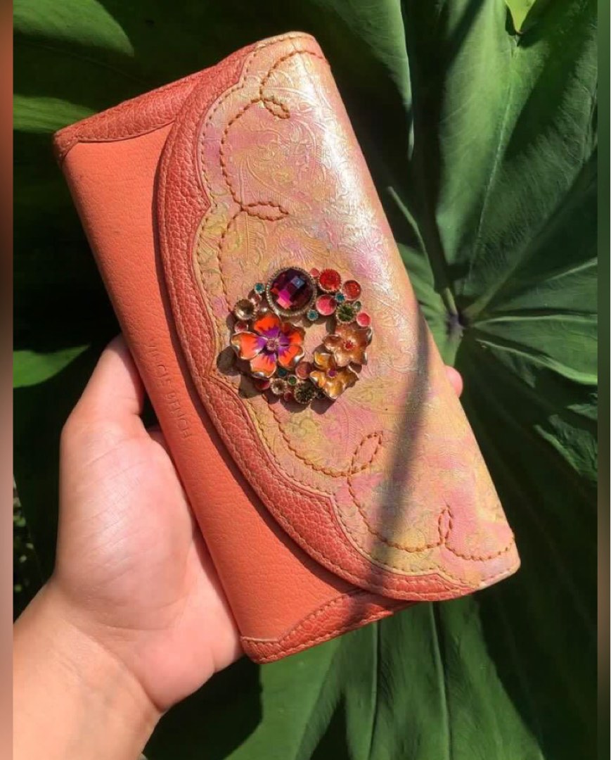 Vincis bench trifold long wallet, Women's Fashion, Bags & Wallets ...