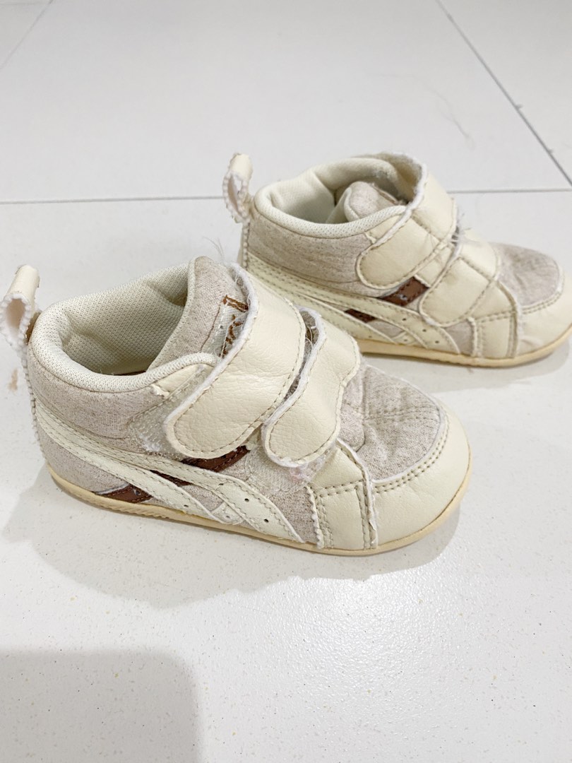 Asics kids, Babies & Kids, Babies & Kids Fashion on Carousell