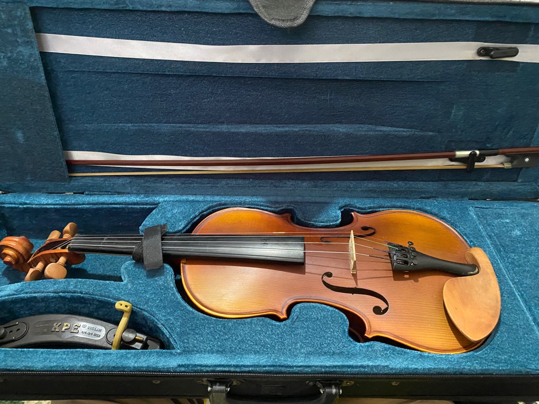 Full 4/4 Violin set, Hobbies & Toys, Music & Media, Musical Instruments ...