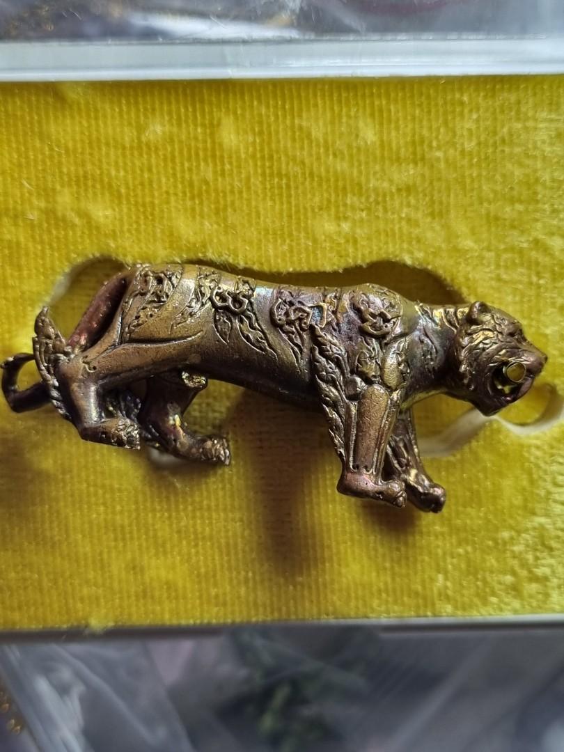 LP Wan Roop Lor Chao Phayak Run Klang Sombat BE2560 Thai Amulet, Hobbies & Toys, Memorabilia ...