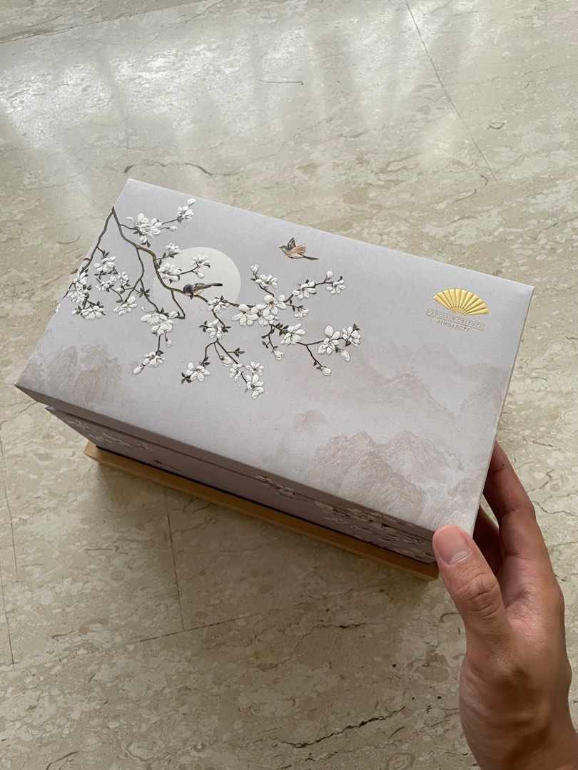 Mandarin Oriental Mooncakes Box, Hobbies & Toys, Memorabilia ...
