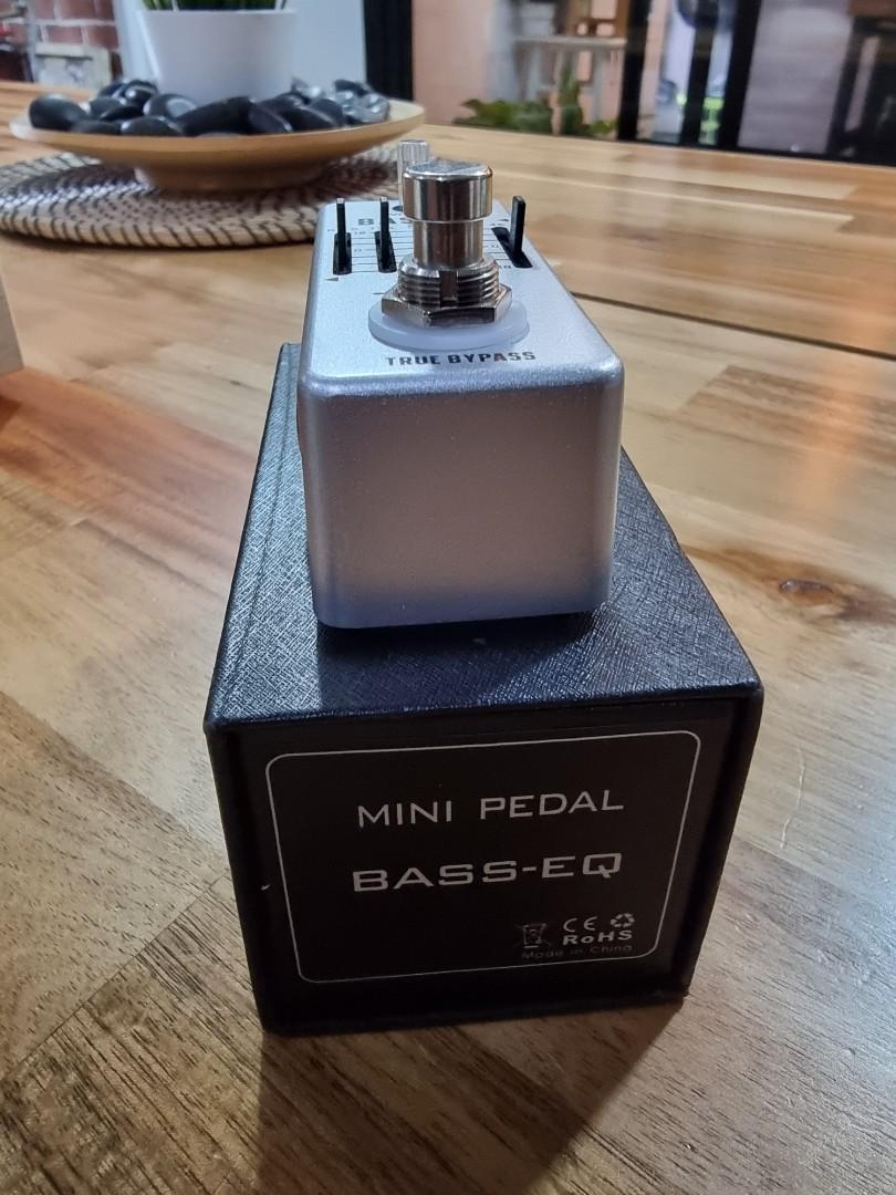 Rowin Bass EQ pedal, Hobbies & Toys, Music & Media, Musical Instruments on Carousell
