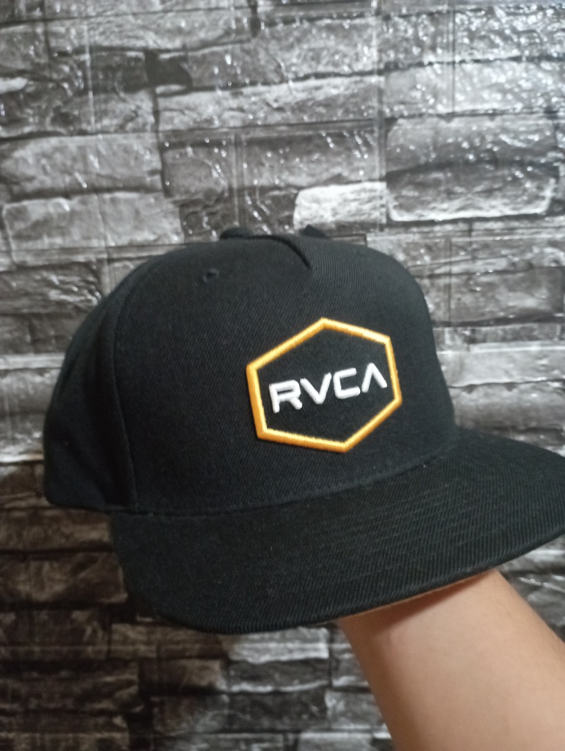 RVCA Classic Snapback Commonwealth 2-Tone 3D Logo Hat Skate Surf MMA, Men's Fashion, Watches ...