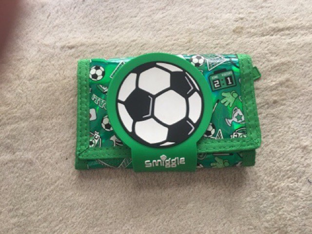 Smiggle wallet, Babies & Kids, Babies & Kids Fashion on Carousell