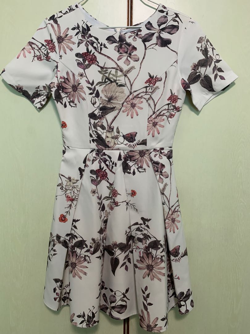 TCL Dress with floral patterns, Women's Fashion, Dresses & Sets ...