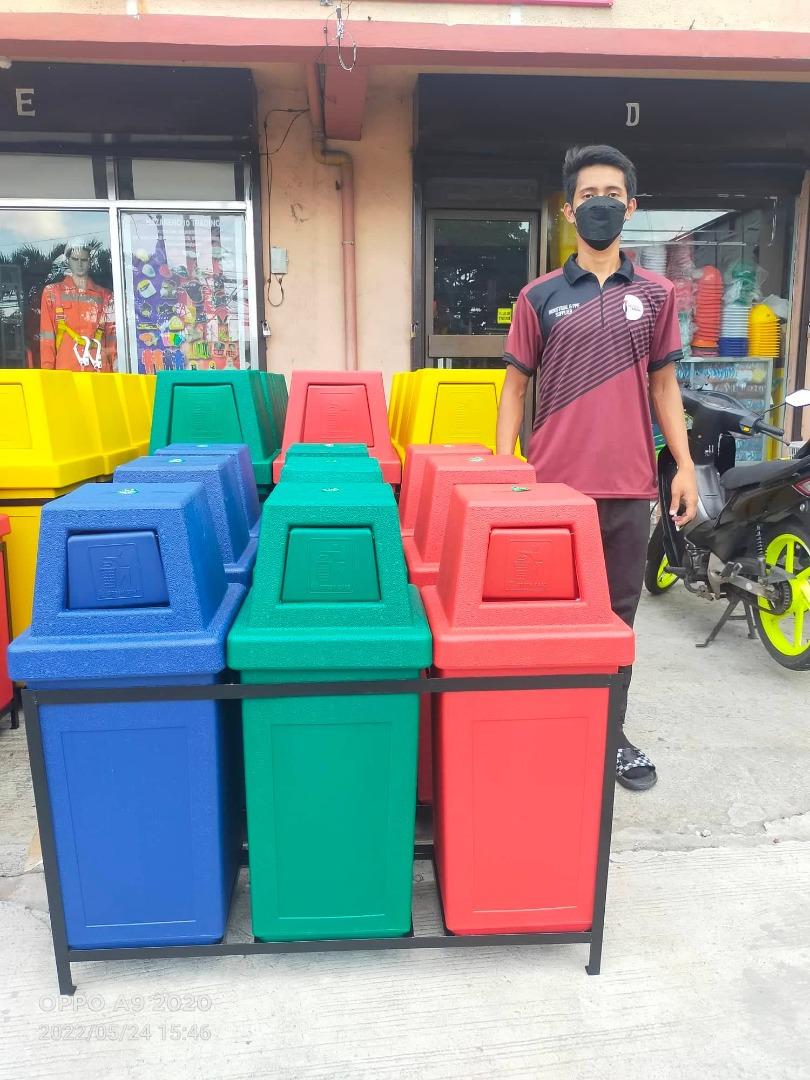 trash bin hooded trash bin medium size, Furniture & Home Living ...