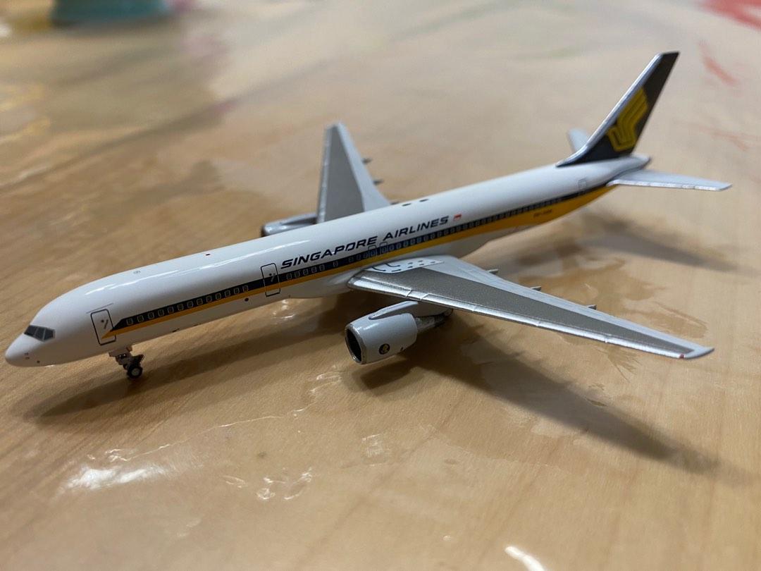 1:400 757 Singapore Airlines, Hobbies & Toys, Memorabilia ...