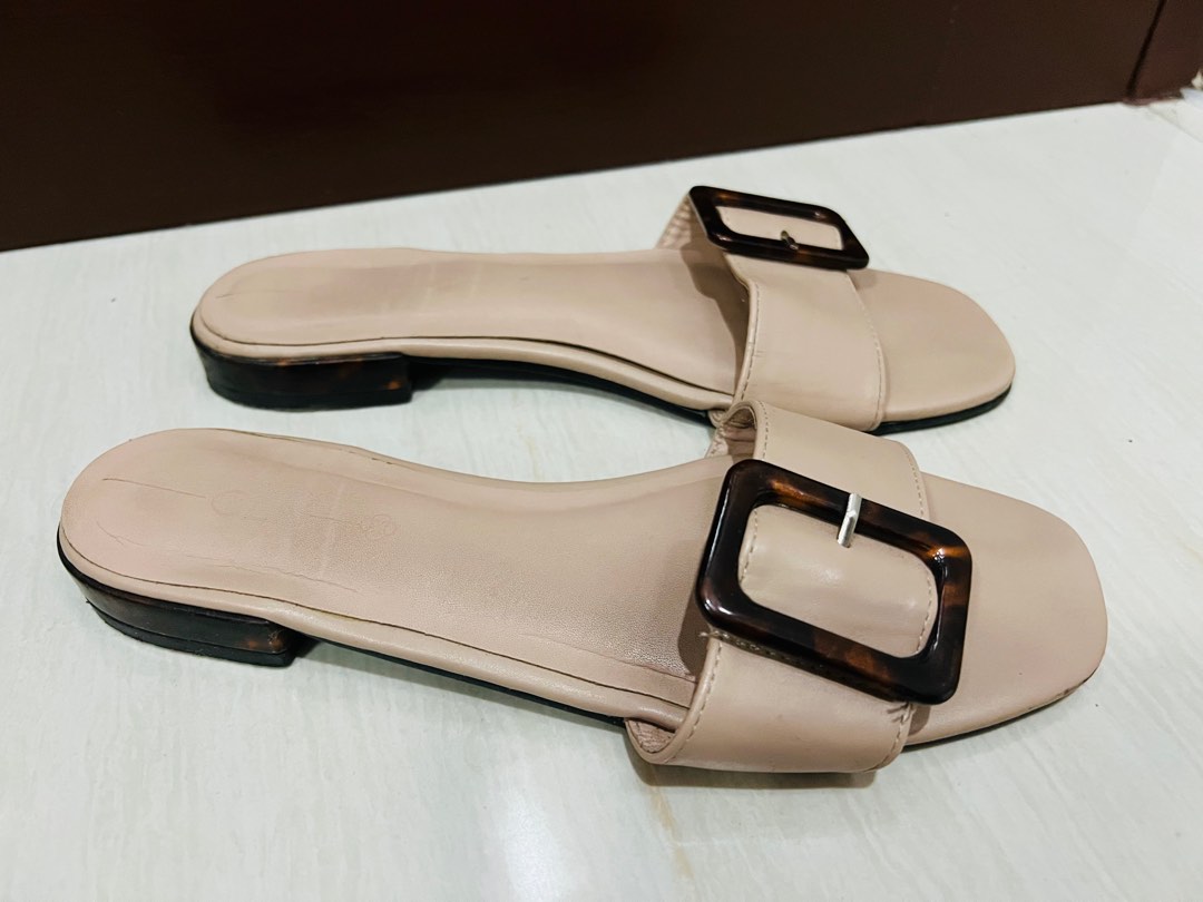 CLN Flats, Women's Fashion, Footwear, Flats & Sandals on Carousell