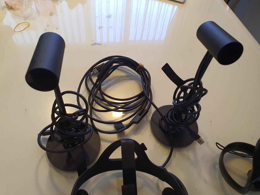 Oculus Rift First Gen with touch controllers and sensors, Computers ...