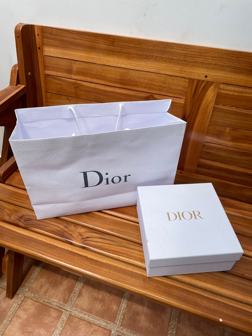 Paper bag dan box dior original, Barang Mewah, Pakaian di Carousell