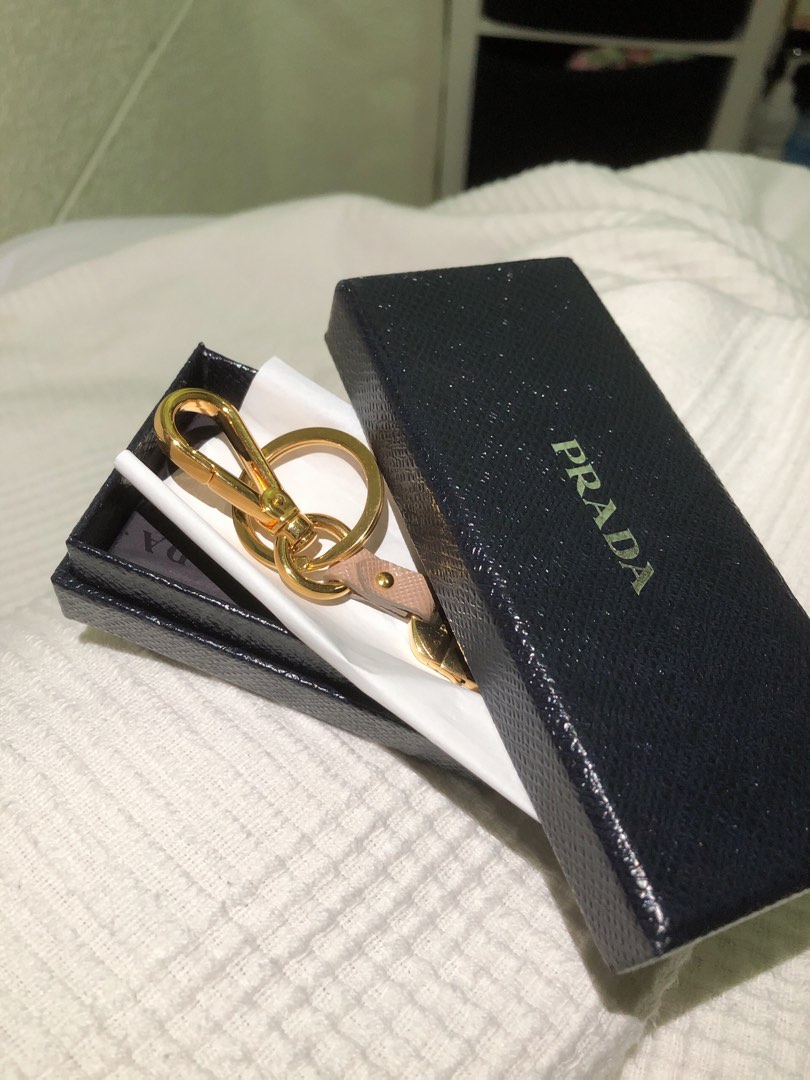 Prada key holder, 女裝, 手錶及配件, 其他飾物 - Carousell