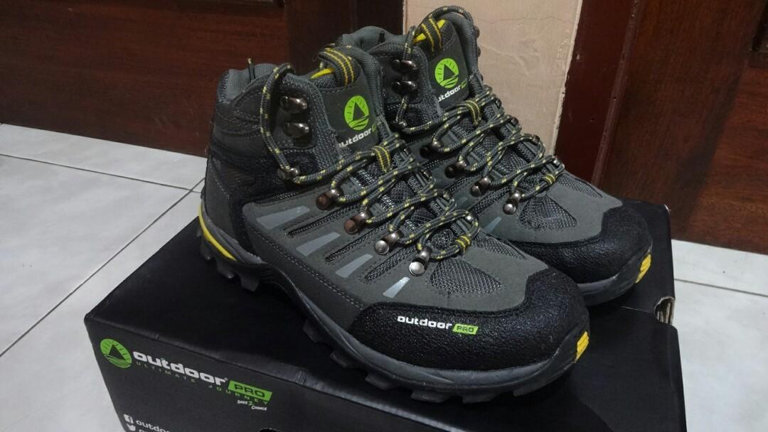 Sepatu Gunung Outdoor Pro Lynk, Fesyen Pria, Sepatu , Sepatu Boot di ...