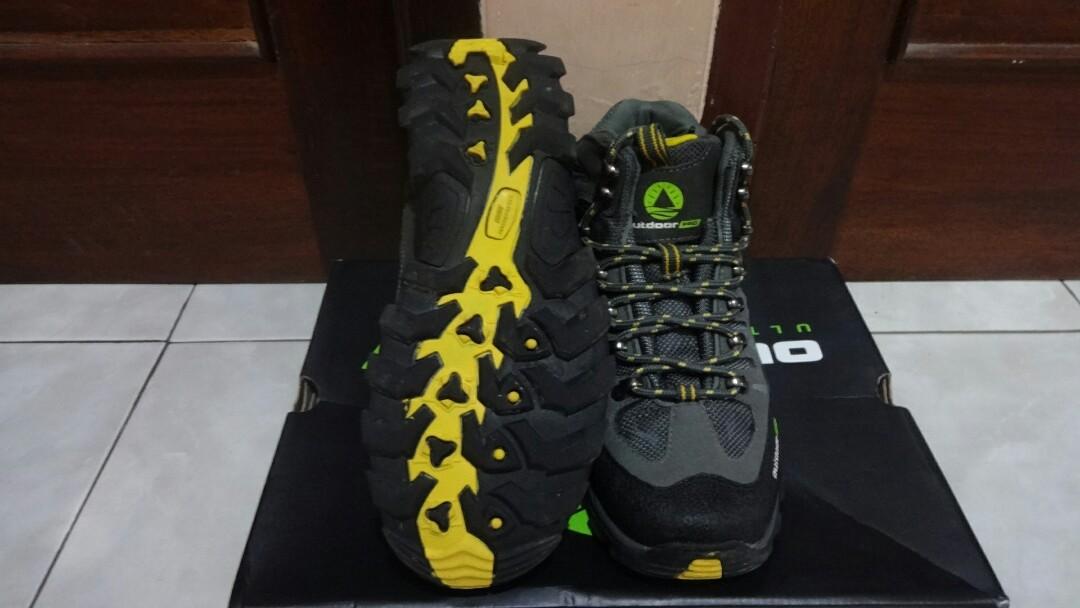 Sepatu Gunung Outdoor Pro Lynk, Fesyen Pria, Sepatu , Sepatu Boot di ...