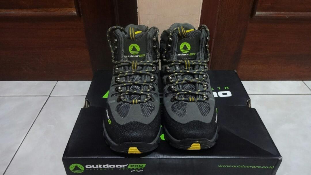 Sepatu Gunung Outdoor Pro Lynk, Fesyen Pria, Sepatu , Sepatu Boot di ...