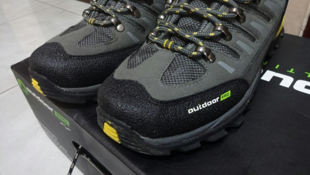 Sepatu Gunung Outdoor Pro Lynk, Fesyen Pria, Sepatu , Sepatu Boot di ...