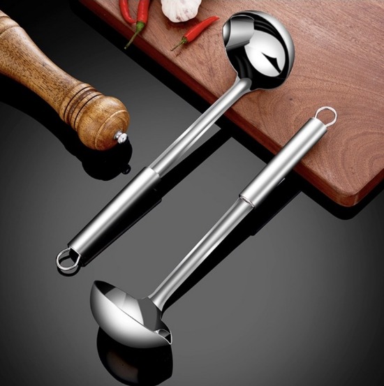 SG Stock 304 Stainless Steel Soup Oil Filter Ladle Spoon Oil Scoop ...