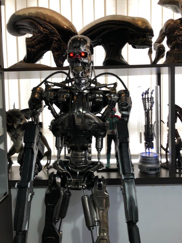 Sideshow Collectibles 1/1 Scale Life Size Statue Terminator - T-800 ...