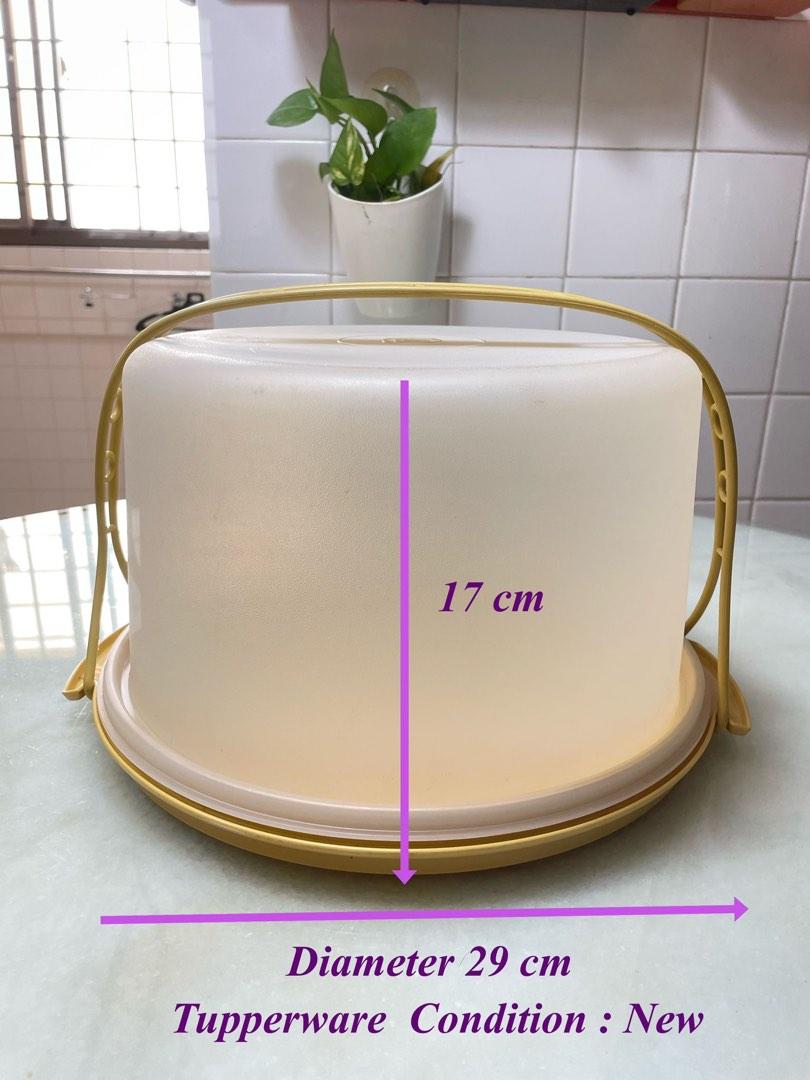 Tupperware cake container, Furniture & Home Living, Kitchenware ...
