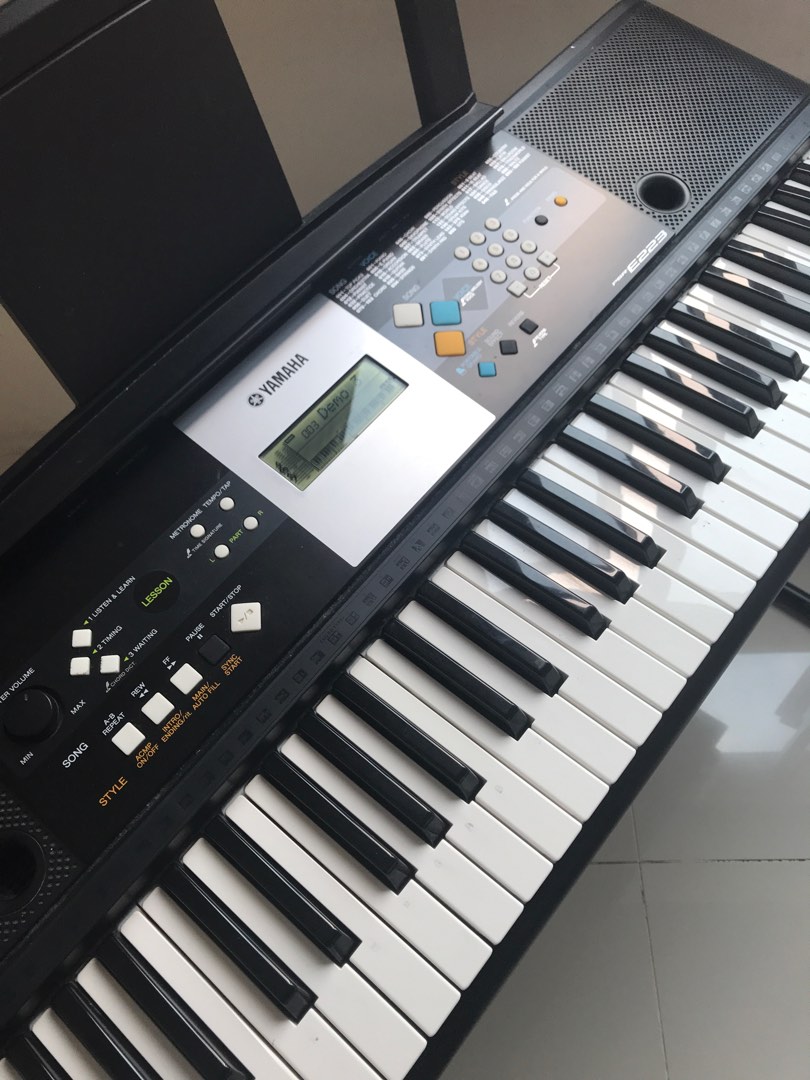 Yamaha PSR-E223 Digital Keyboard, Hobbies & Toys, Music & Media ...