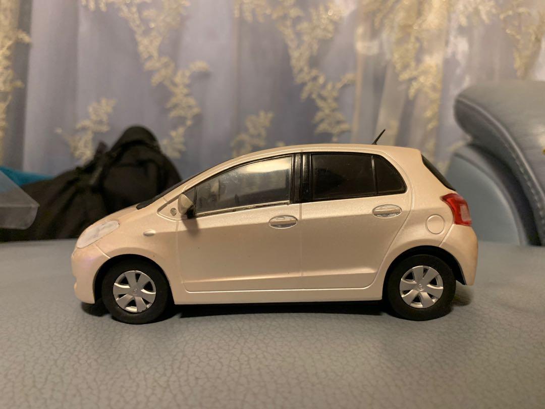 1:24 Toyota Yaris NCP91 金屬 豐田原廠 色辦車 珍珠白色 Vitz , 興趣及遊戲, 玩具 & 遊戲類 - Carousell