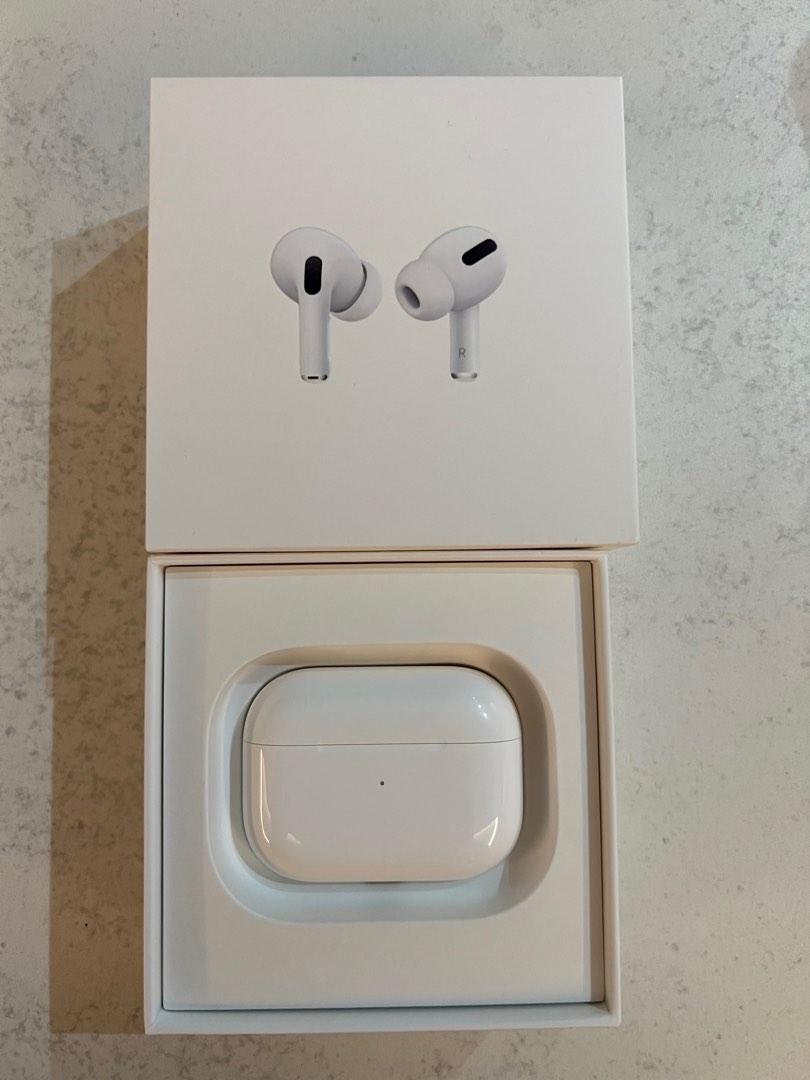 Apple airpod pro (Right side with charging case and cable), Audio ...
