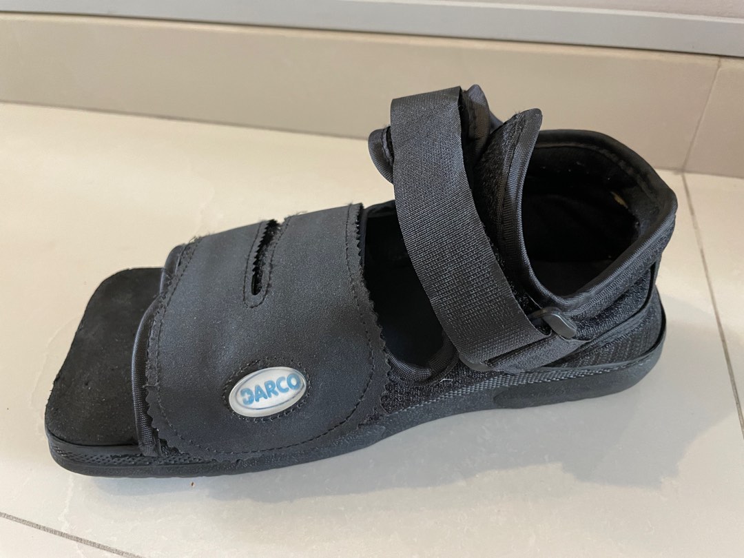 Darco Post-Op Recovery shoe, Beauty & Personal Care, Foot Care on Carousell