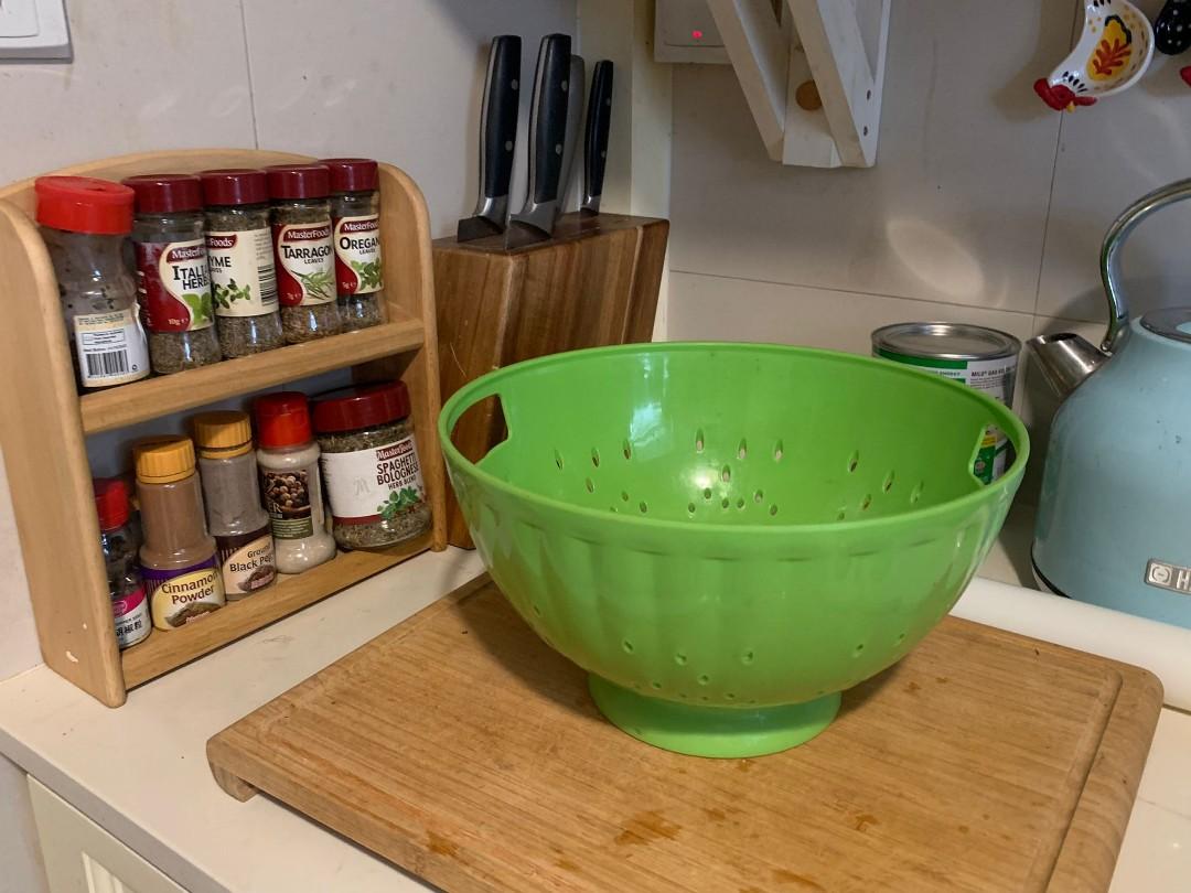 Green Plastic Colander, Furniture & Home Living, Kitchenware ...