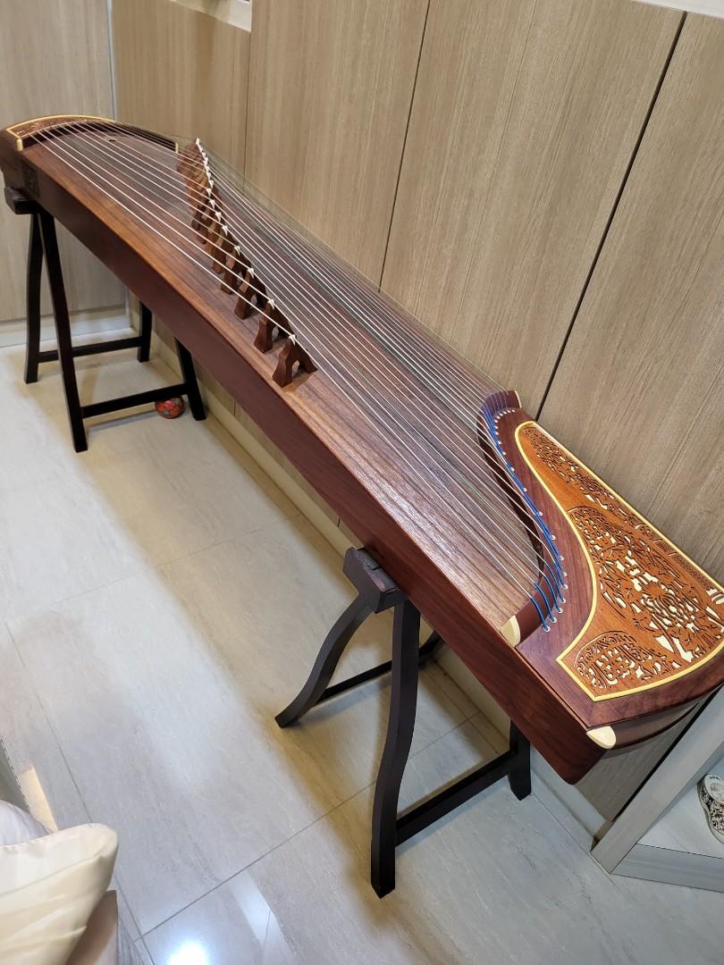 Gu zheng and stand, Hobbies & Toys, Music & Media, Musical Instruments ...