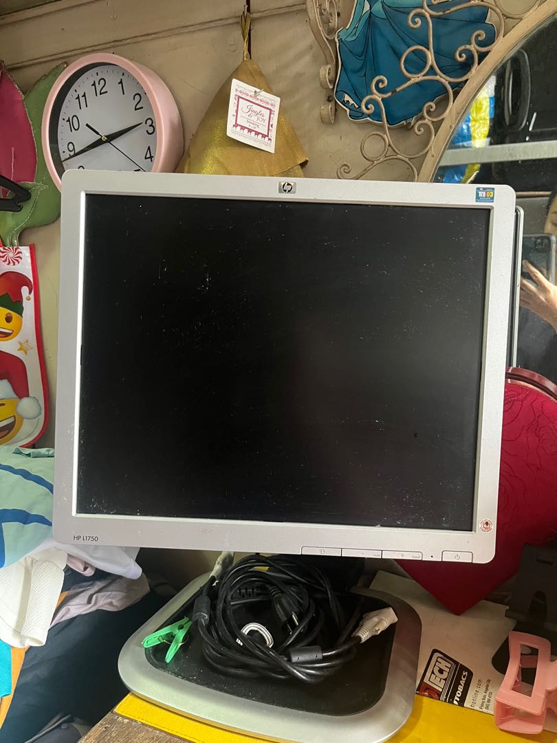 HP L1750 Monitor, Computers & Tech, Desktops on Carousell