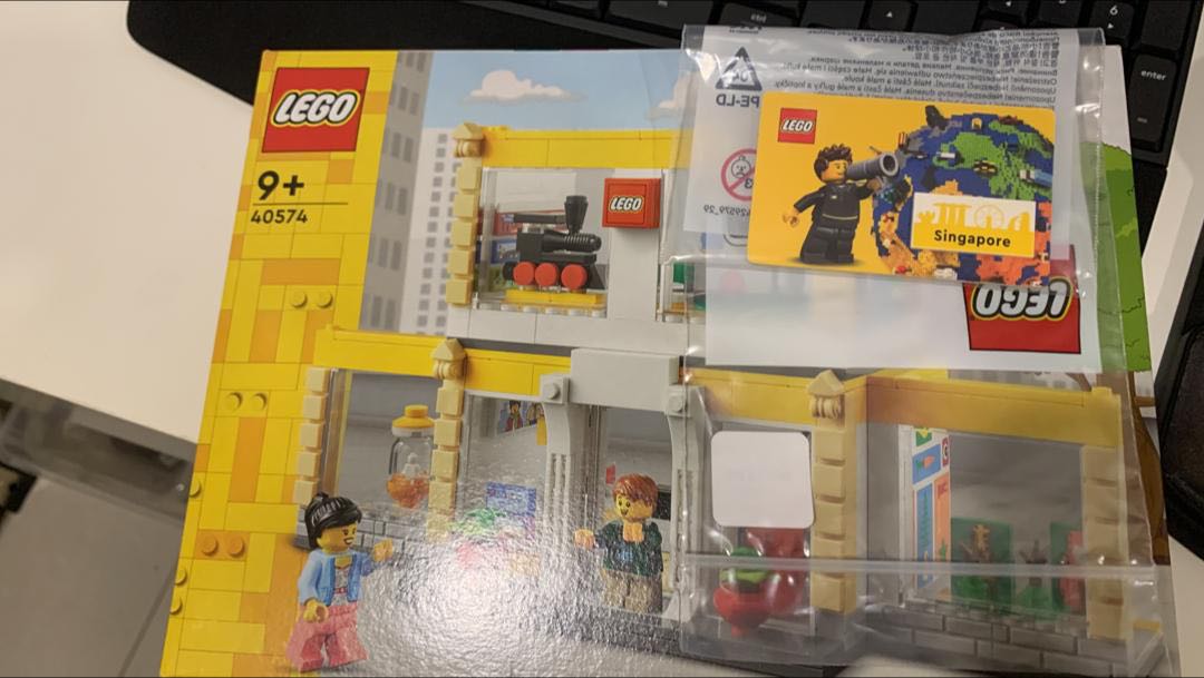 LEGO 40574 and limited edition Singapore tile, Hobbies & Toys, Toys & Games on Carousell