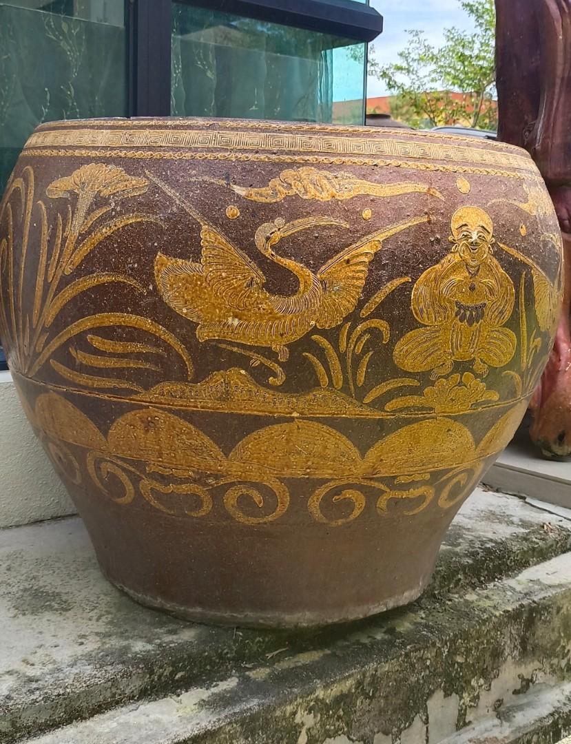 Over 100 year old Buddha motif antique tempayan big size, Hobbies ...