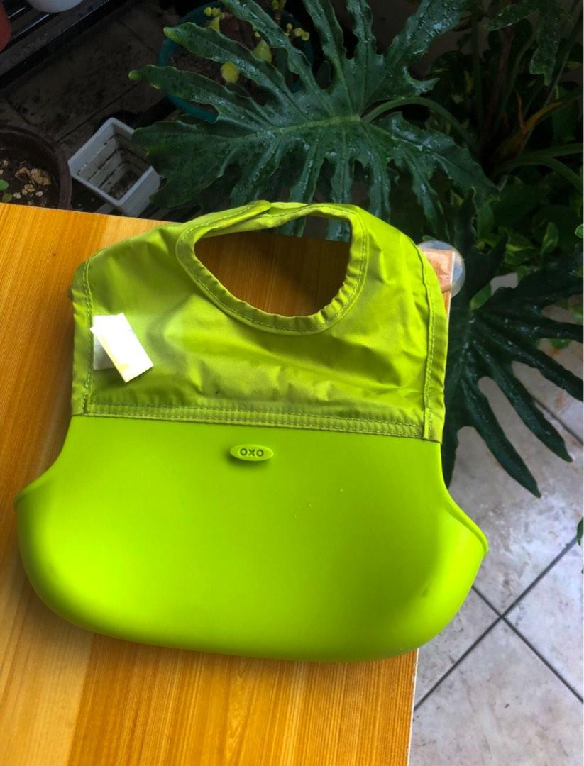 OXO Tot Waterproof Foldable Bib and Transition Cup, Babies & Kids ...