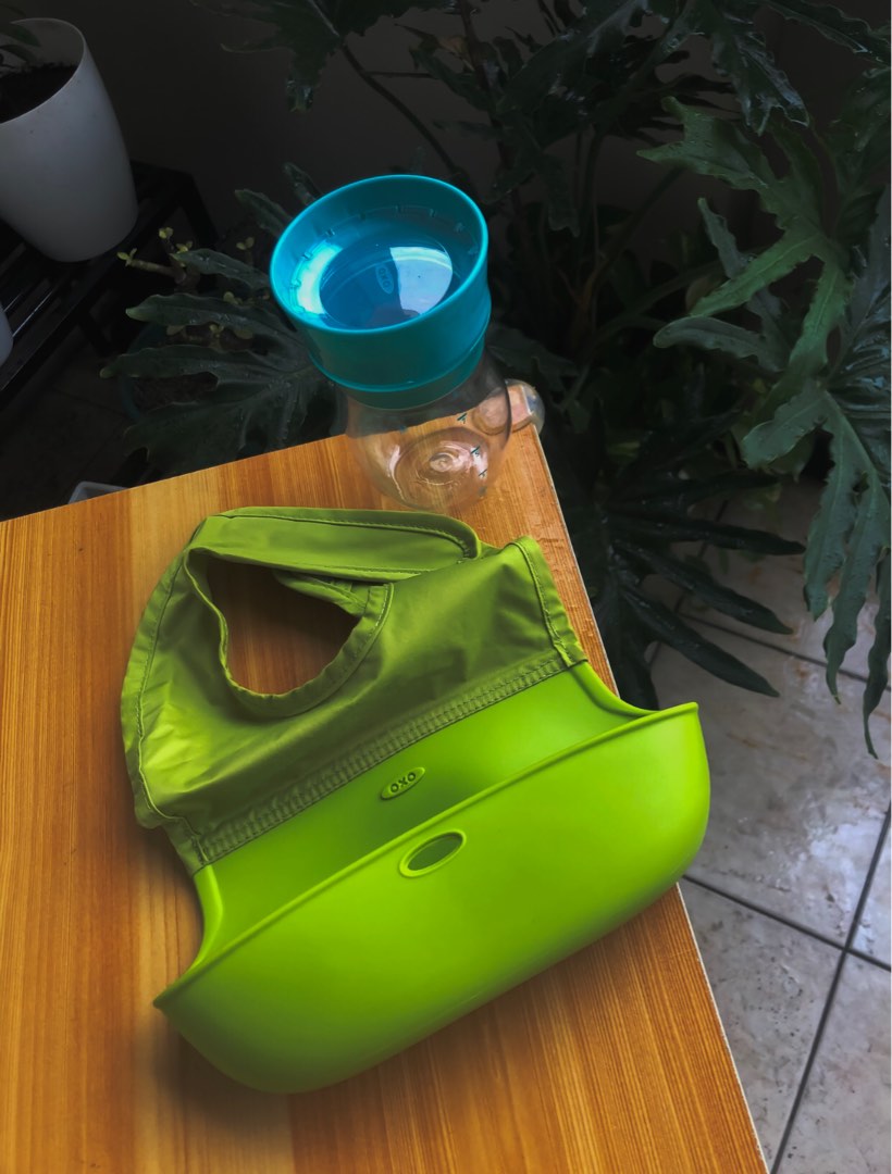 OXO Tot Waterproof Foldable Bib and Transition Cup, Babies & Kids ...