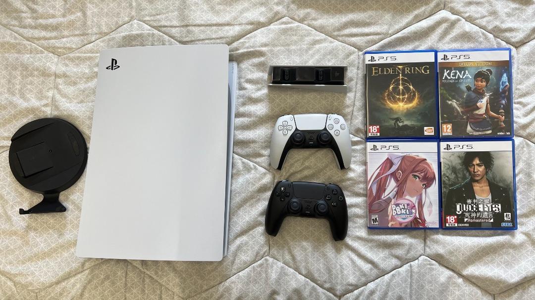 PS5 光碟版主機 (CFI-1118A) 、原廠雙手把充電座、原廠黑色手把、外加四片遊戲, 電玩遊戲相關, 電玩主機, PlayStation在旋轉拍賣