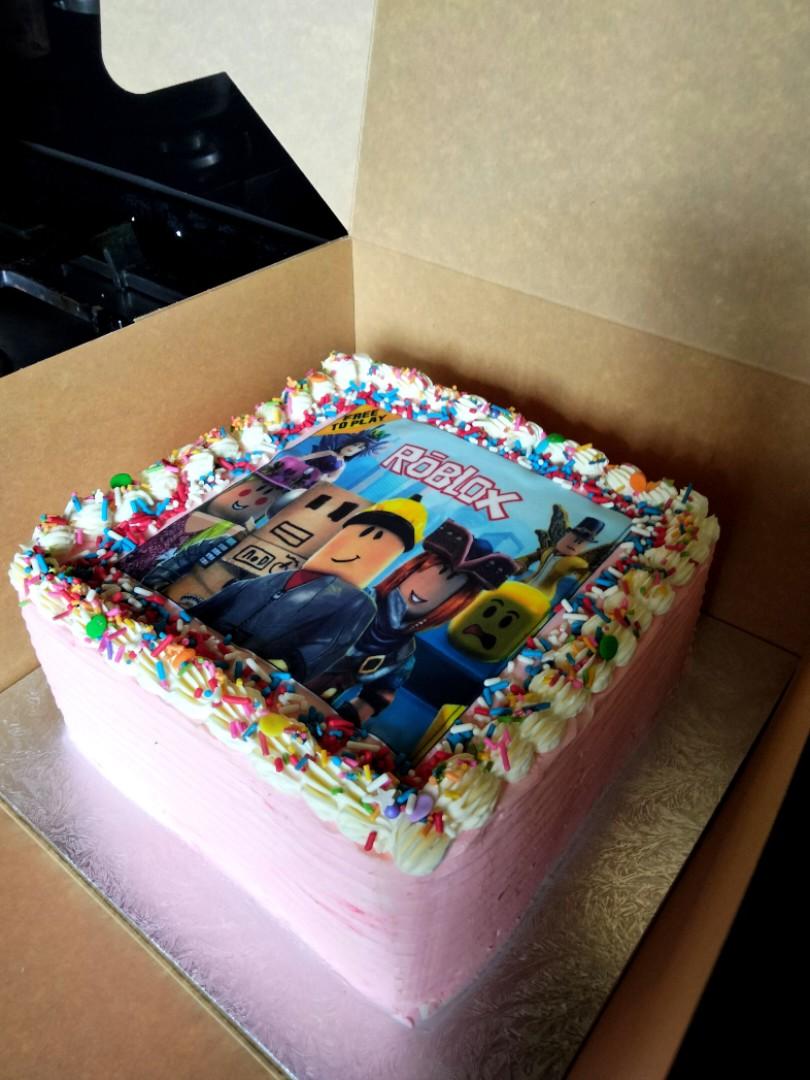 Roblox cake, Food & Drinks, Homemade Bakes on Carousell