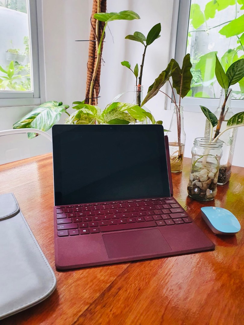 Surface Go 8gb RAM 128gb SSD, Computers & Tech, Laptops & Notebooks on Carousell