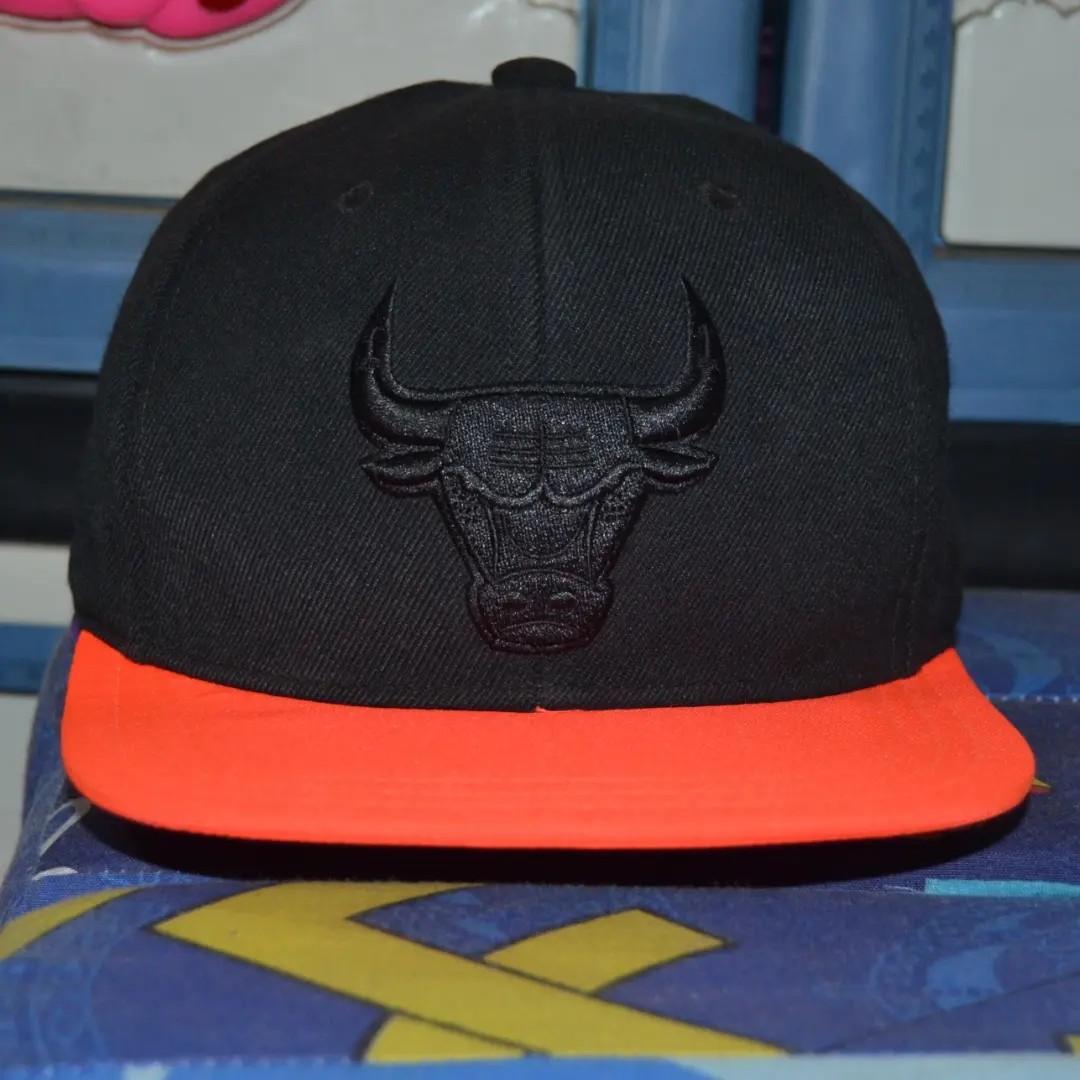 Topi adidas x NBA Chibulss, Fesyen Pria, Aksesoris, Topi di Carousell