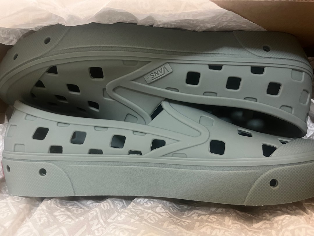 Vans trek, Men's Fashion, Footwear, Flipflops and Slides on Carousell