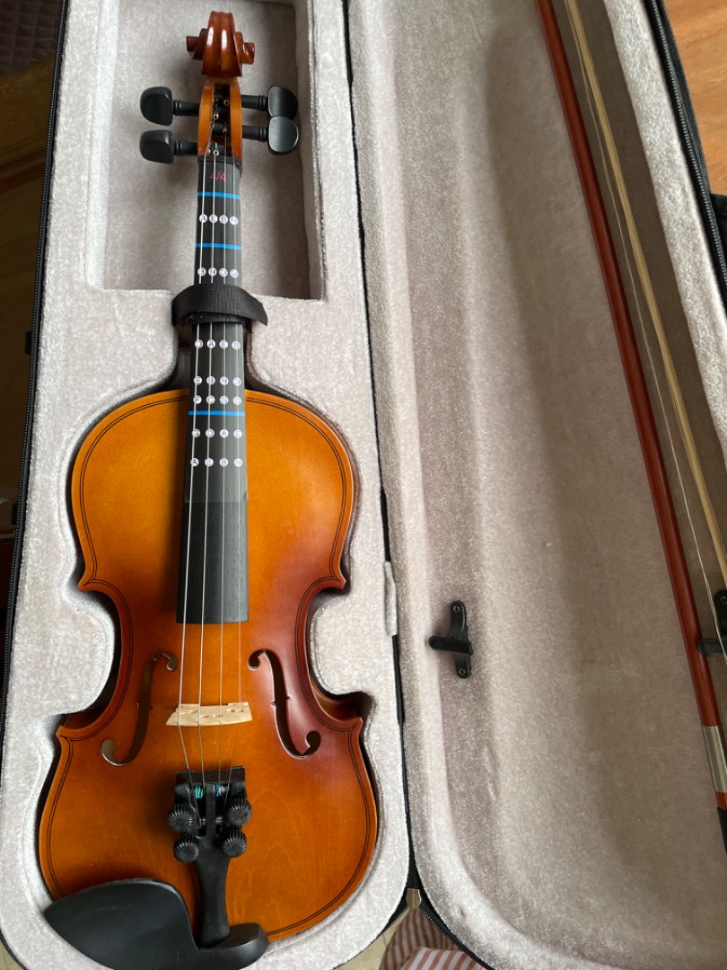 Violin 4/4 size, everything included , Hobbies & Toys, Music & Media, Musical Instruments on ...