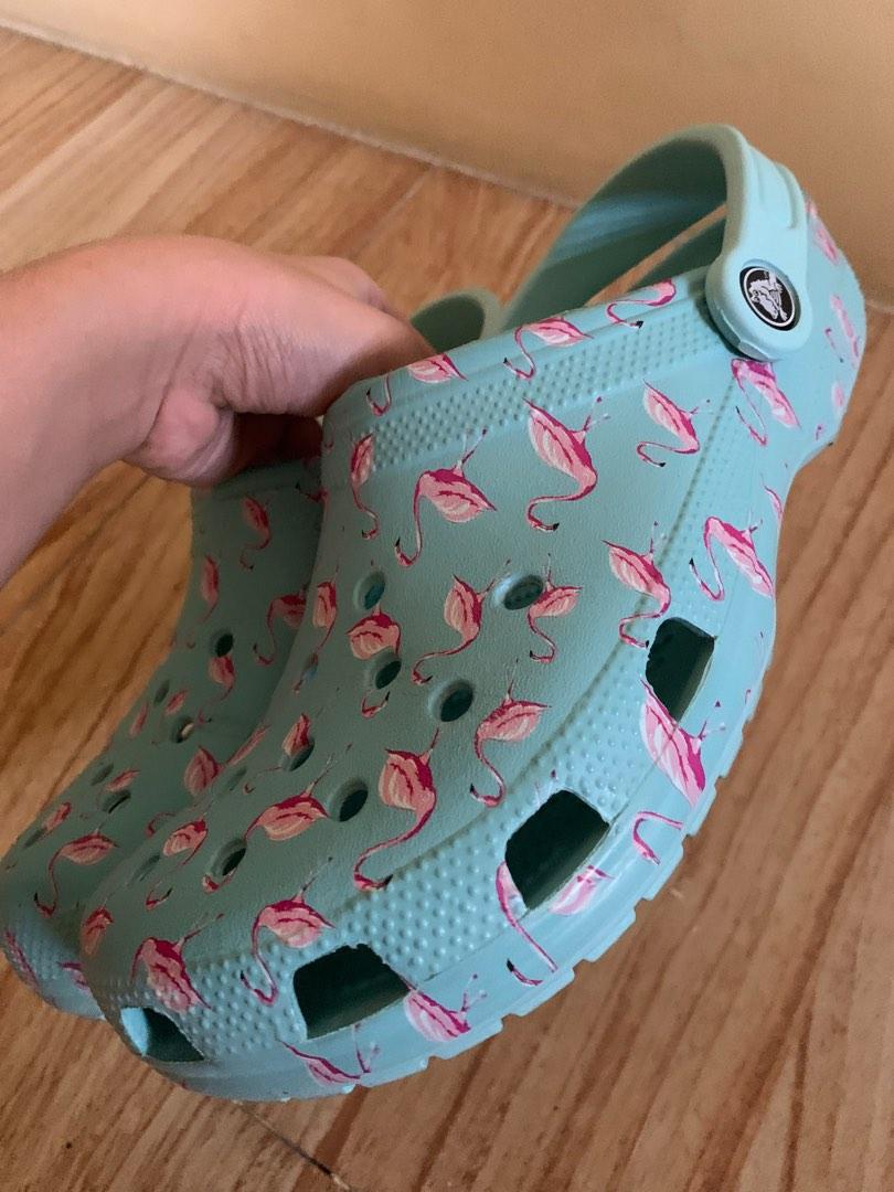 Crocs Vacay Vibes Clogs in Flamingo, Women's Fashion, Footwear ...