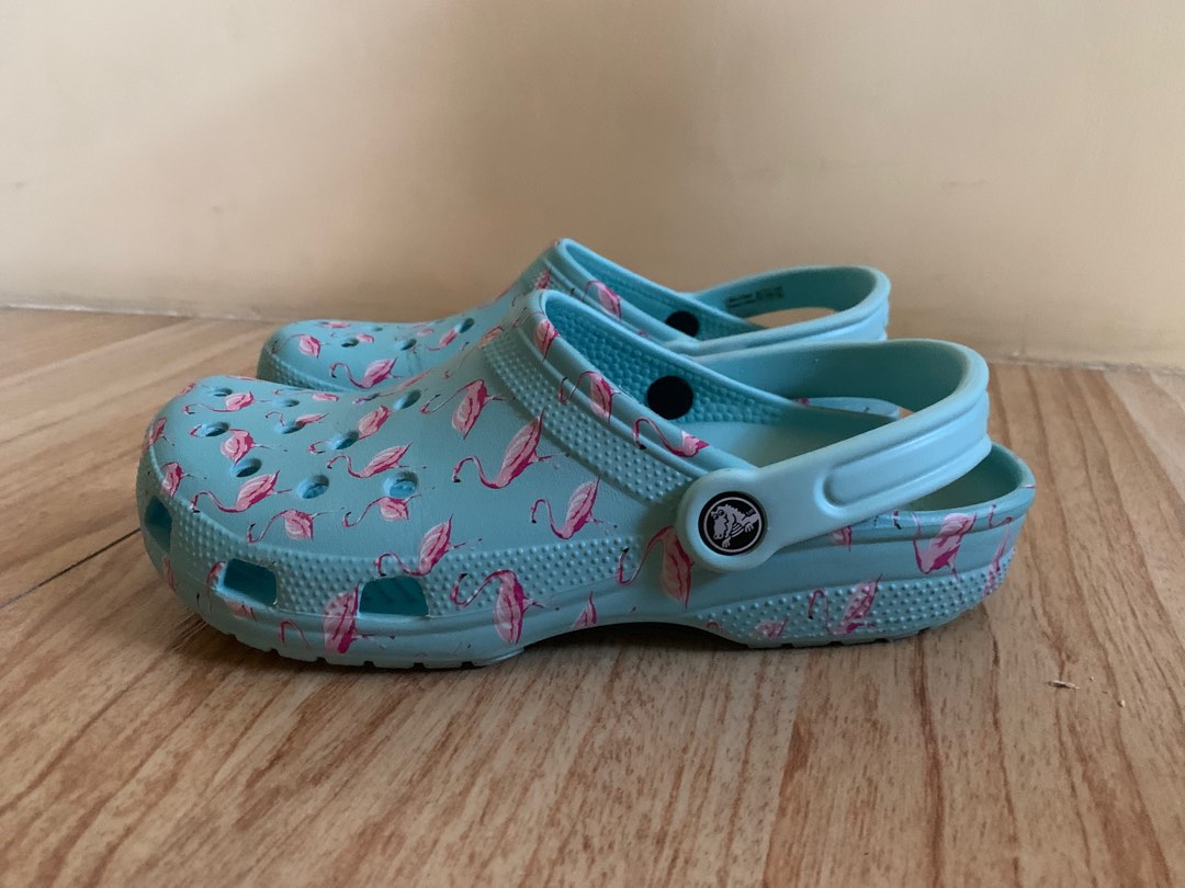 Crocs Vacay Vibes Clogs in Flamingo, Women's Fashion, Footwear ...