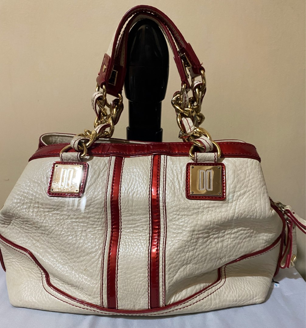 Daks Shoulder Bag, Women's Fashion, Bags & Wallets, Shoulder Bags on ...