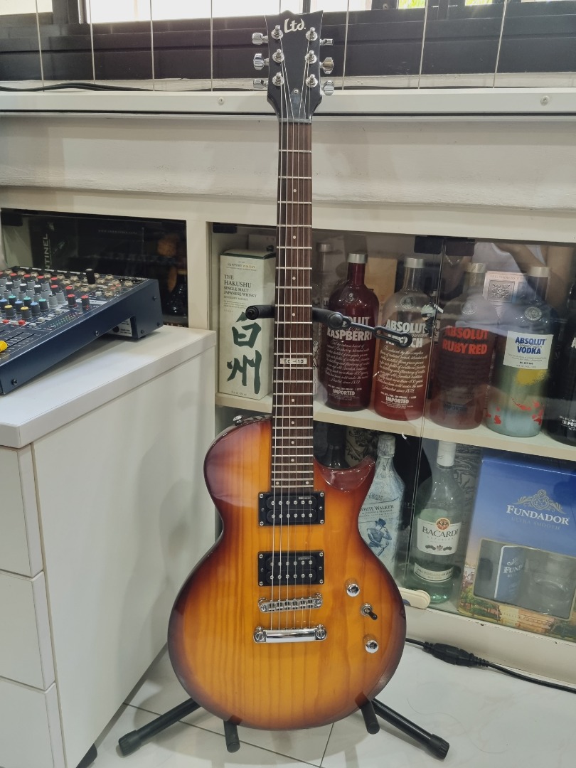ESP LTD EC 10 Sunburst, Hobbies & Toys, Music & Media, Musical ...