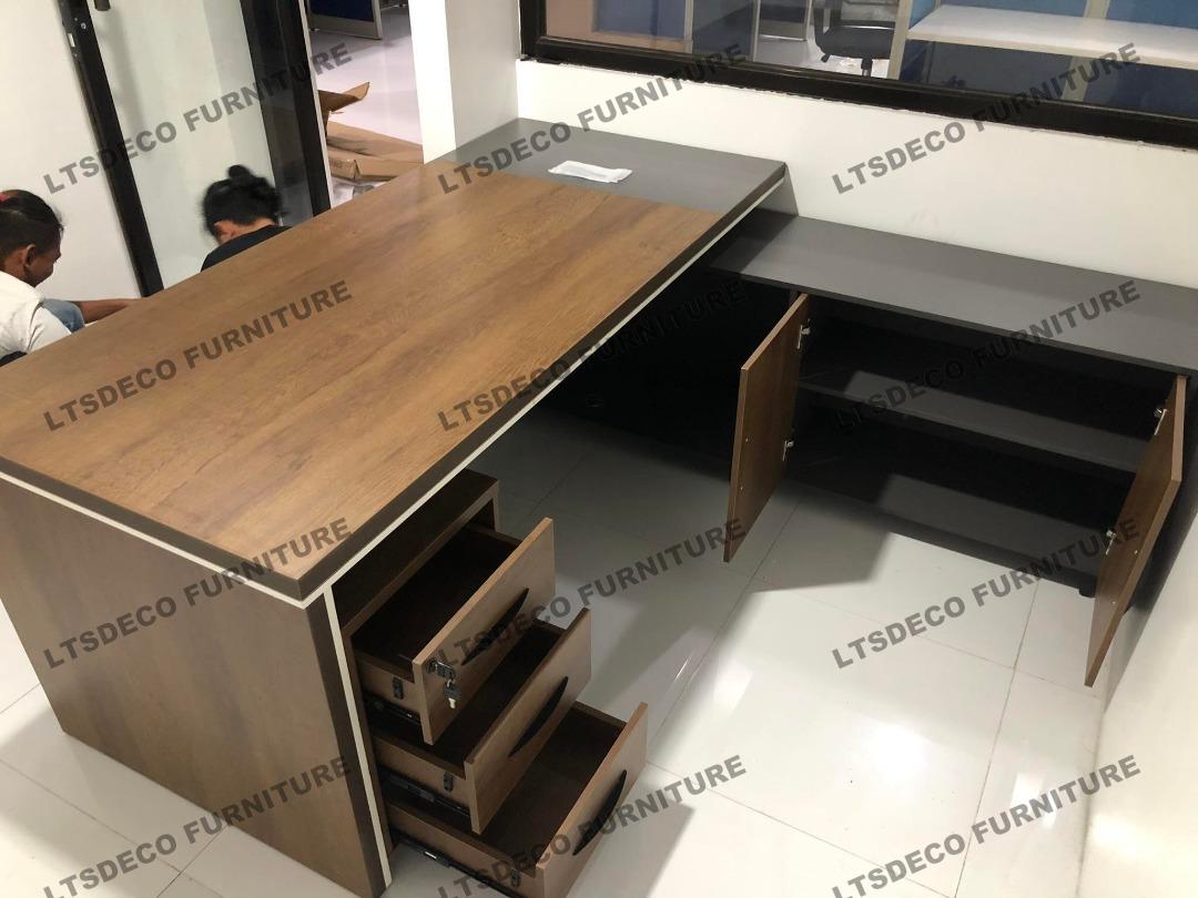 Executive Office Table with Built in Side Drawers & Cabinet with Lock ...