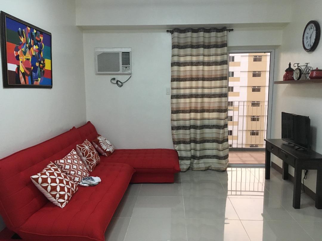 Field Residences 1 Bedroom De Luxe Unit with Spacious Balcony Facing ...