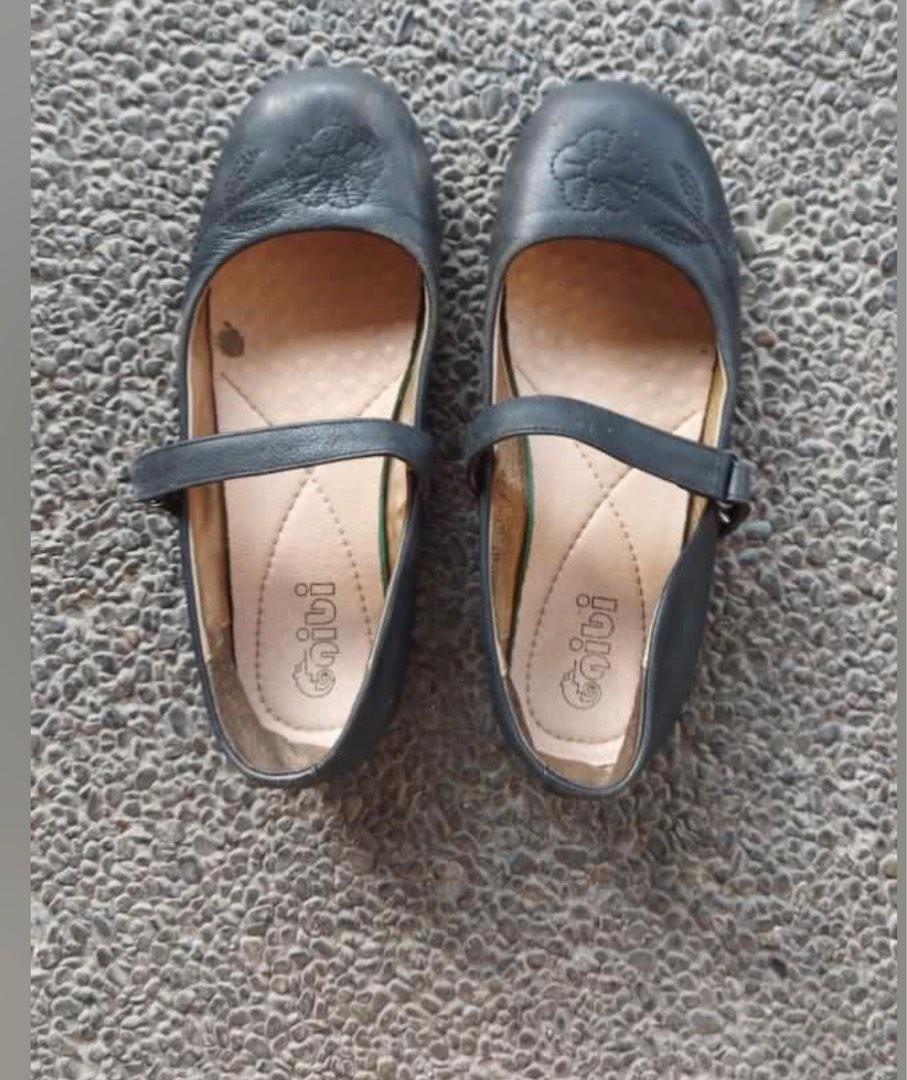 gibi shoes, Women's Fashion, Footwear, Flats & Sandals on Carousell
