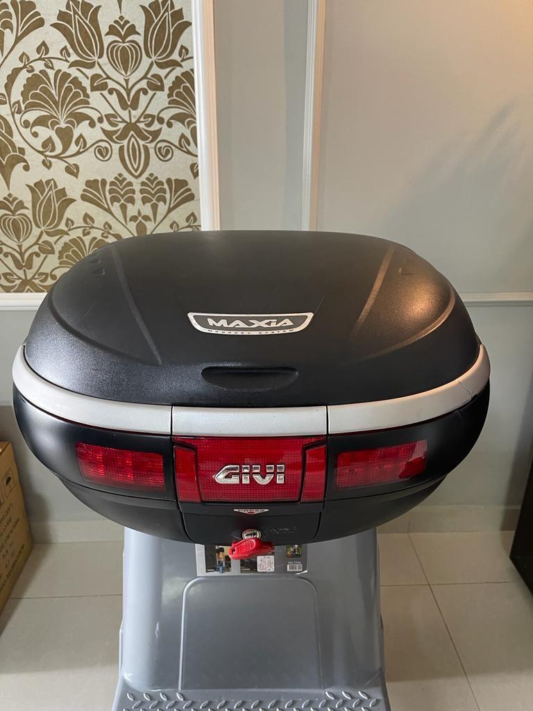 GIVI Monokey Top Box with mount bracket, Motorcycles, Motorcycle ...