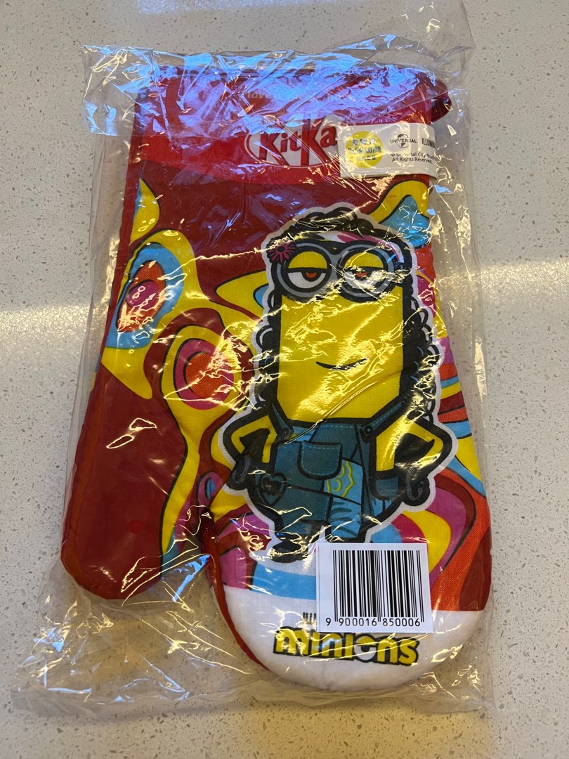 Kit Kat Minion mitten baking glove, Furniture & Home Living ...